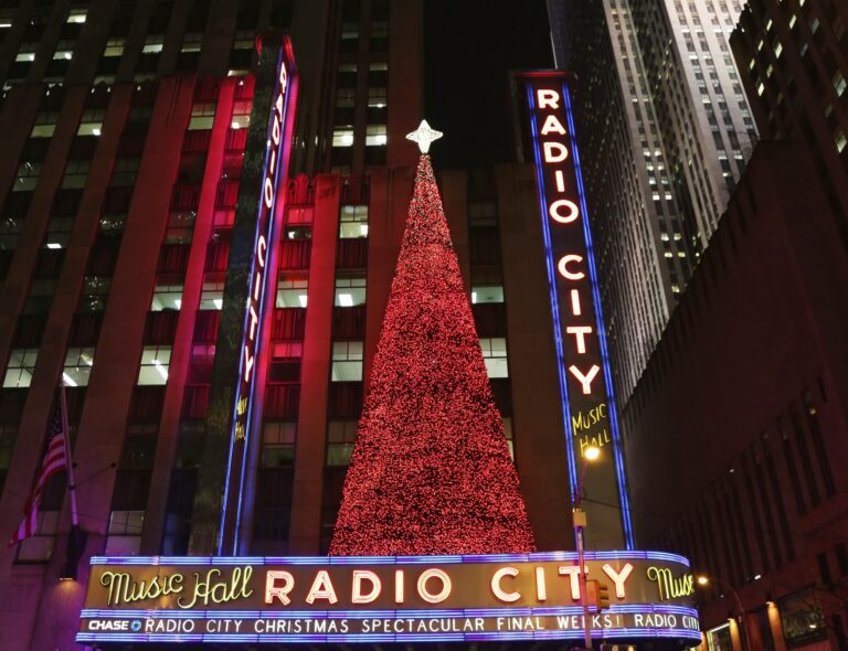 The Complete Guide to Christmas in NYC | Wanderlust Crew